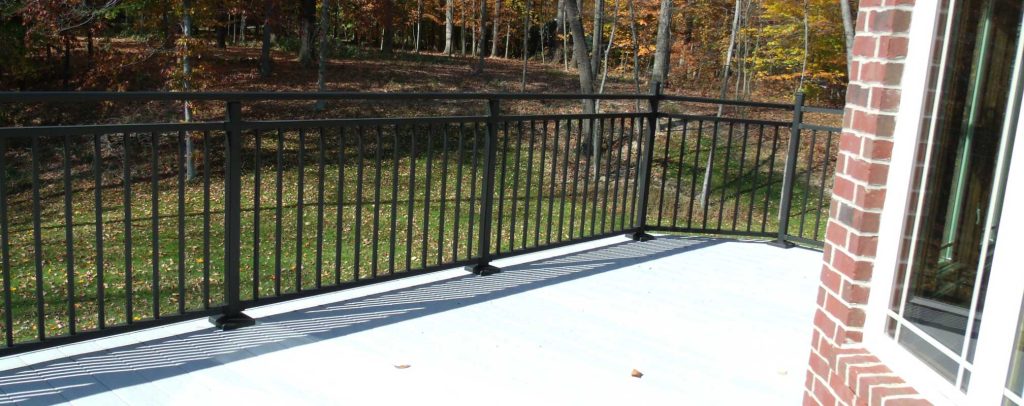 Vinyl vs. Aluminum Fencing and Railing 101: A Guide
